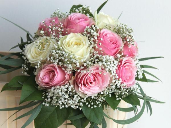 Virkkalan Kukkapuoti - Ruusut - Hempeä ruusukimppu